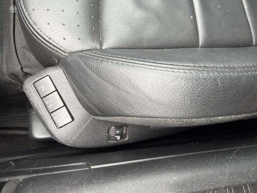 Black Citroen Grand C4 SpaceToure 2022 in Marijampole, with an engine capacity of 1.50 L and mileage of 199 thousand km for 11750 €, photo 16 on AUTOMOTO.COM.LV