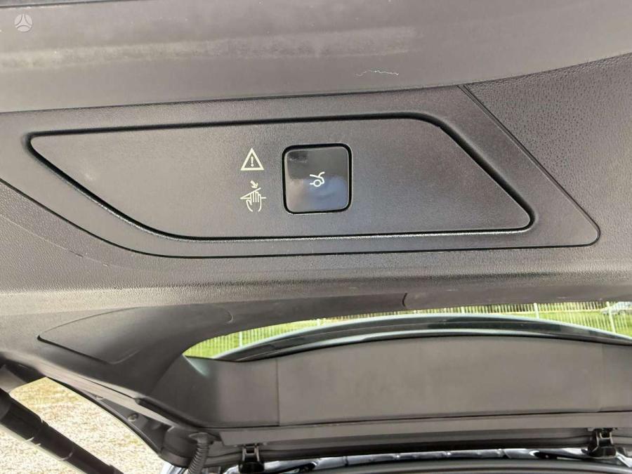 Black Citroen Grand C4 SpaceToure 2022 in Marijampole, with an engine capacity of 1.50 L and mileage of 199 thousand km for 11750 €, photo 22 on AUTOMOTO.COM.LV