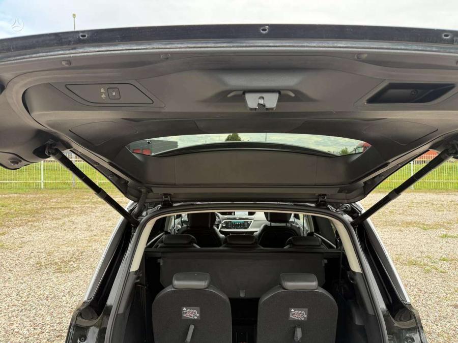 Black Citroen Grand C4 SpaceToure 2022 in Marijampole, with an engine capacity of 1.50 L and mileage of 199 thousand km for 11750 €, photo 28 on AUTOMOTO.COM.LV