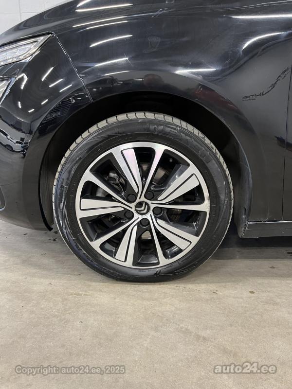 Melns Citroen Grand C4 SpaceToure 2018 Tallina, ar dzinēja tilpumu 2.00 L un nobraukumu 121 tūkst. km par 12995 €, foto 6 vietnē AUTOMOTO.COM.LV