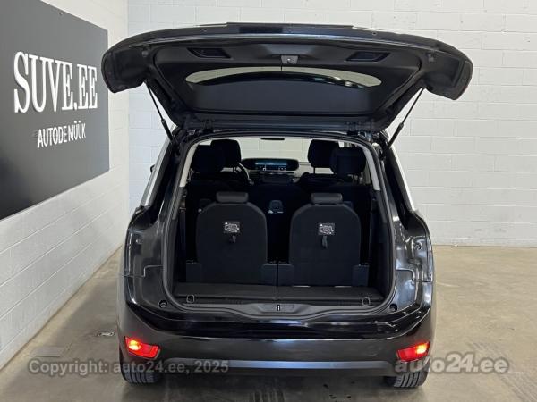 Black Citroen Grand C4 SpaceToure 2018 in Tallinn, with an engine capacity of 2.00 L and mileage of 121 thousand km for 12995 €, photo 10 on AUTOMOTO.COM.LV