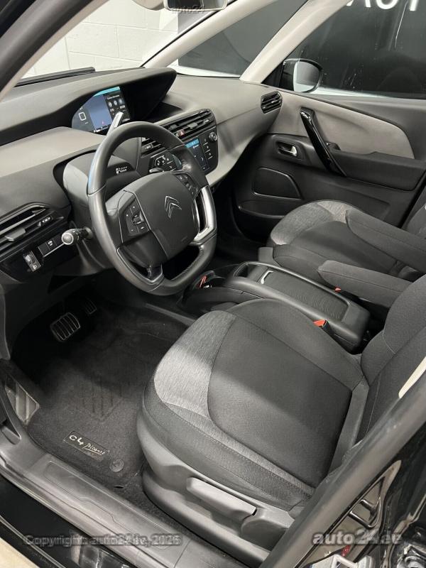Black Citroen Grand C4 SpaceToure 2018 in Tallinn, with an engine capacity of 2.00 L and mileage of 122 thousand km for 12995 €, photo 8 on AUTOMOTO.COM.LV