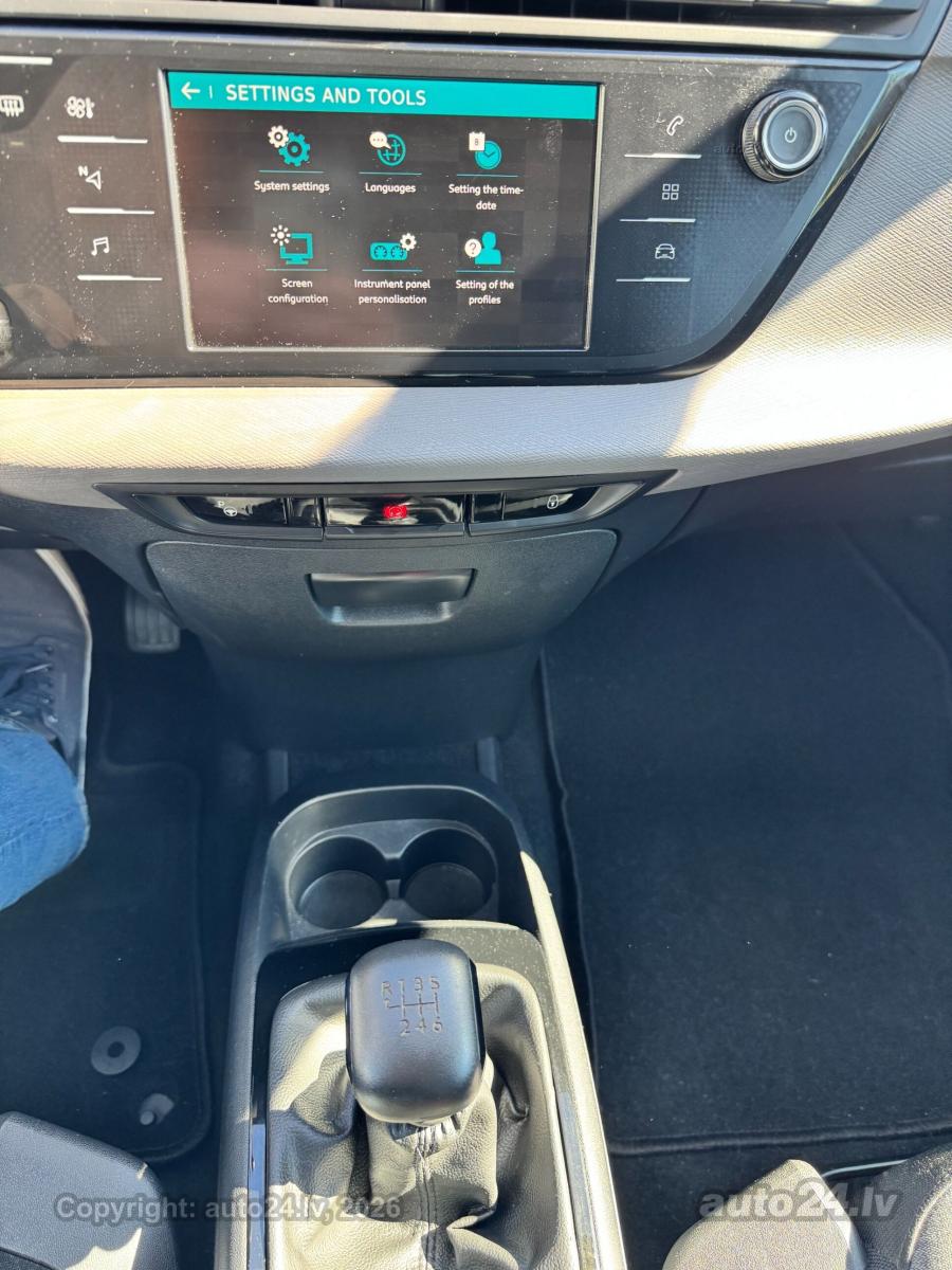 Zils Citroen Grand C4 SpaceToure 2019 Tallina, ar dzinēja tilpumu 1.20 L un nobraukumu 129 tūkst. km par 13900 €, foto 15 vietnē AUTOMOTO.COM.LV
