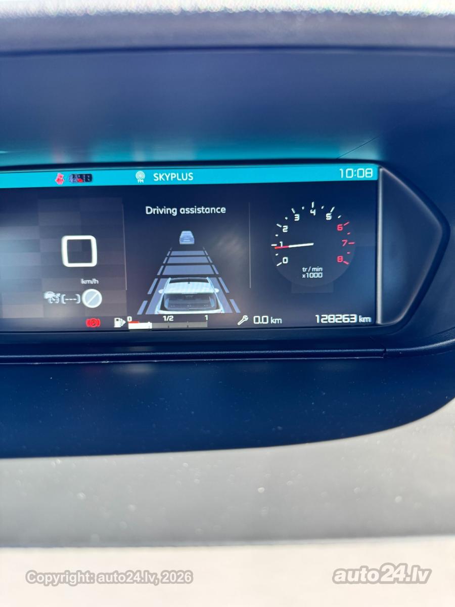 Zils Citroen Grand C4 SpaceToure 2019 Tallina, ar dzinēja tilpumu 1.20 L un nobraukumu 129 tūkst. km par 13900 €, foto 26 vietnē AUTOMOTO.COM.LV