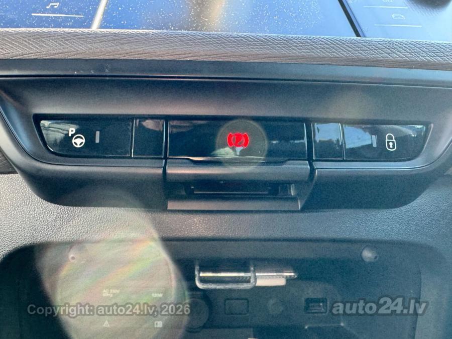 Zils Citroen Grand C4 SpaceToure 2019 Tallina, ar dzinēja tilpumu 1.20 L un nobraukumu 129 tūkst. km par 13900 €, foto 30 vietnē AUTOMOTO.COM.LV