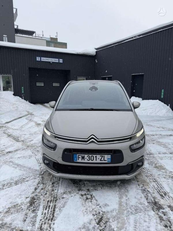 Brown Citroen Grand C4 SpaceToure 2020 in Vilnius, with an engine capacity of 1.50 L and mileage of 190 thousand km for 6950 €, photo 2 on AUTOMOTO.COM.LV