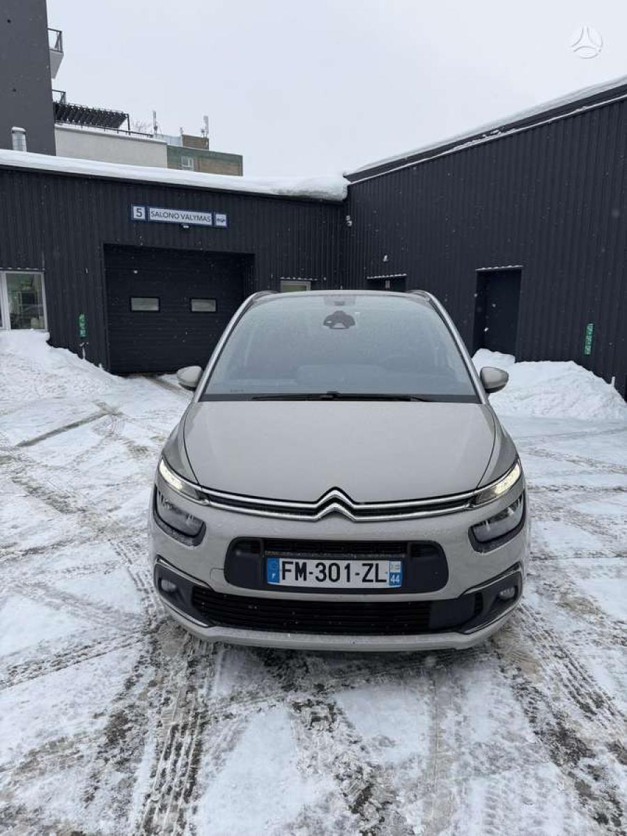 Brown Citroen Grand C4 SpaceToure 2020 in Vilnius, with an engine capacity of 1.50 L and mileage of 190 thousand km for 6950 €, photo 2 on AUTOMOTO.COM.LV