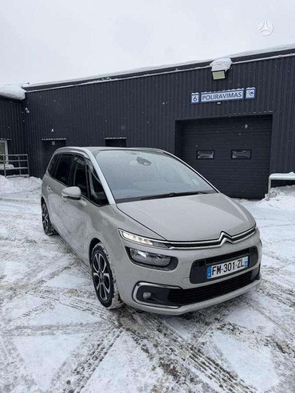 Brown Citroen Grand C4 SpaceToure 2020 in Vilnius, with an engine capacity of 1.50 L and mileage of 190 thousand km for 6950 €, photo 3 on AUTOMOTO.COM.LV