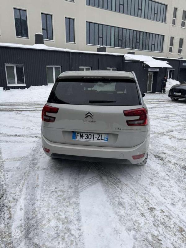 Brown Citroen Grand C4 SpaceToure 2020 in Vilnius, with an engine capacity of 1.50 L and mileage of 190 thousand km for 6950 €, photo 5 on AUTOMOTO.COM.LV
