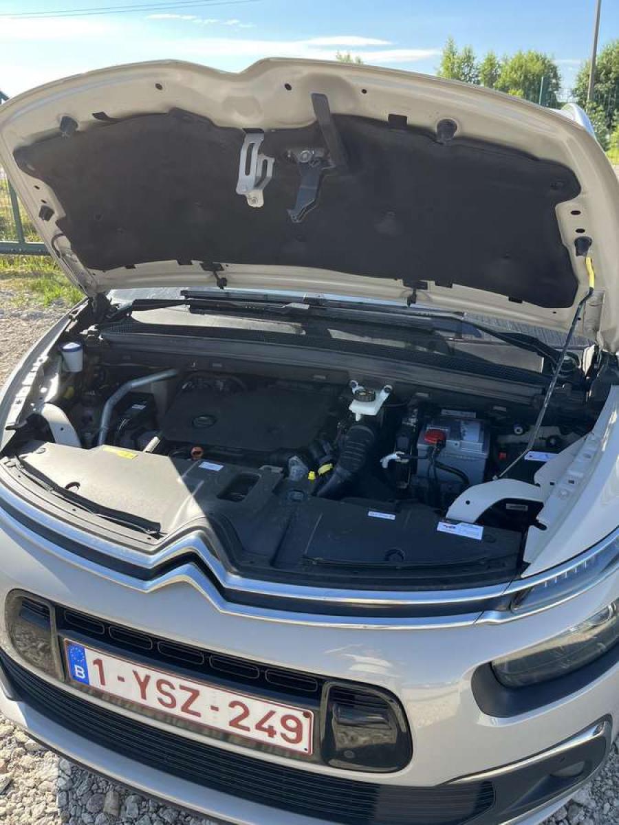 Brūns Citroen Grand C4 SpaceToure 2020 Viļņa, ar dzinēja tilpumu 1.50 L un nobraukumu 144 tūkst. km par 11500 €, foto 21 vietnē AUTOMOTO.COM.LV