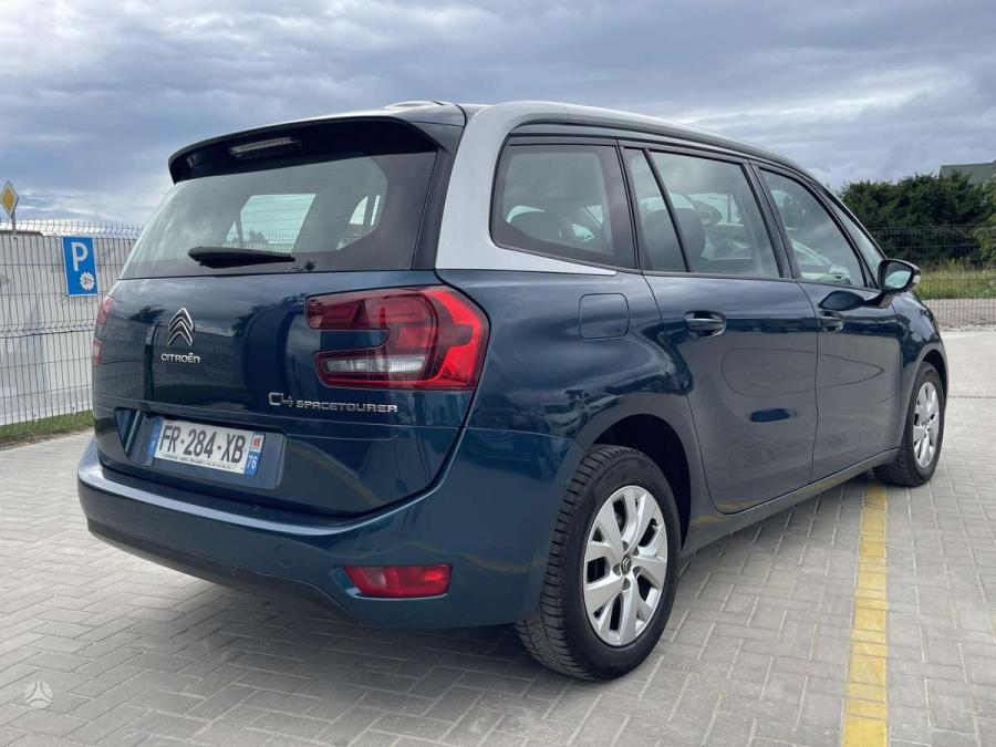 Green Citroen Grand C4 SpaceToure 2020 in Taurage, with an engine capacity of 1.50 L and mileage of 215 thousand km for 6700 €, photo 5 on AUTOMOTO.COM.LV