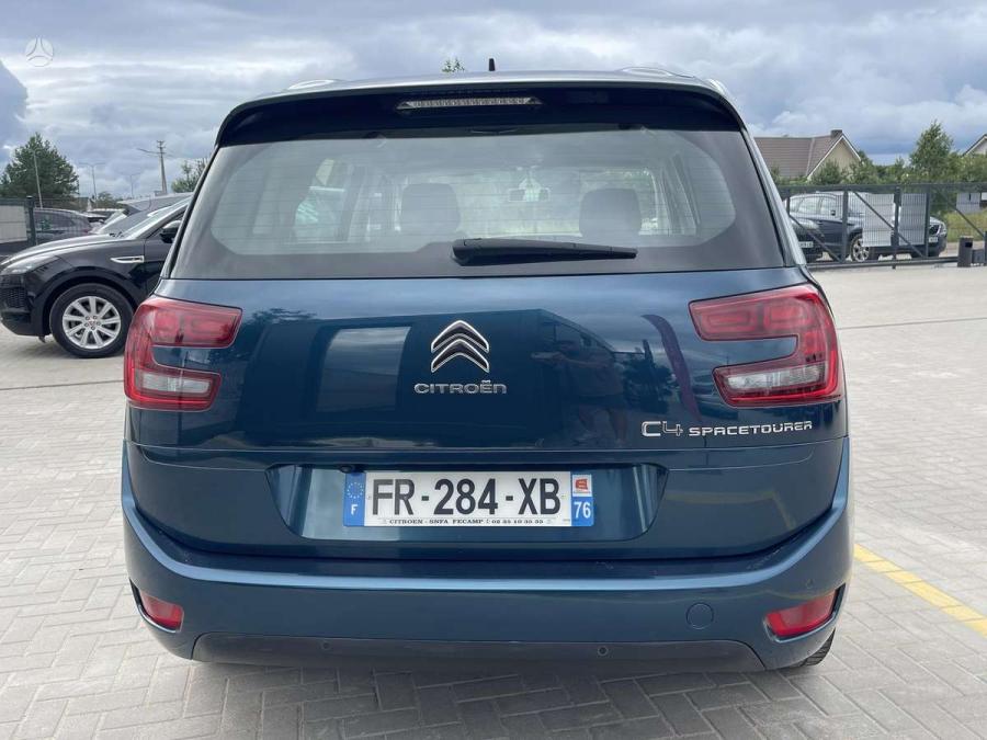 Green Citroen Grand C4 SpaceToure 2020 in Taurage, with an engine capacity of 1.50 L and mileage of 215 thousand km for 6700 €, photo 6 on AUTOMOTO.COM.LV