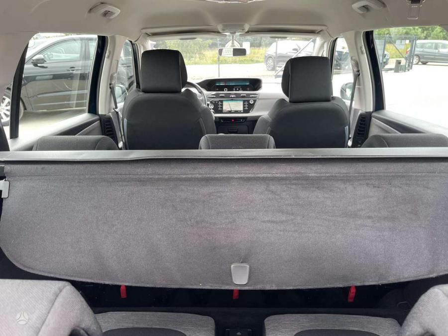 Green Citroen Grand C4 SpaceToure 2020 in Taurage, with an engine capacity of 1.50 L and mileage of 215 thousand km for 6700 €, photo 9 on AUTOMOTO.COM.LV