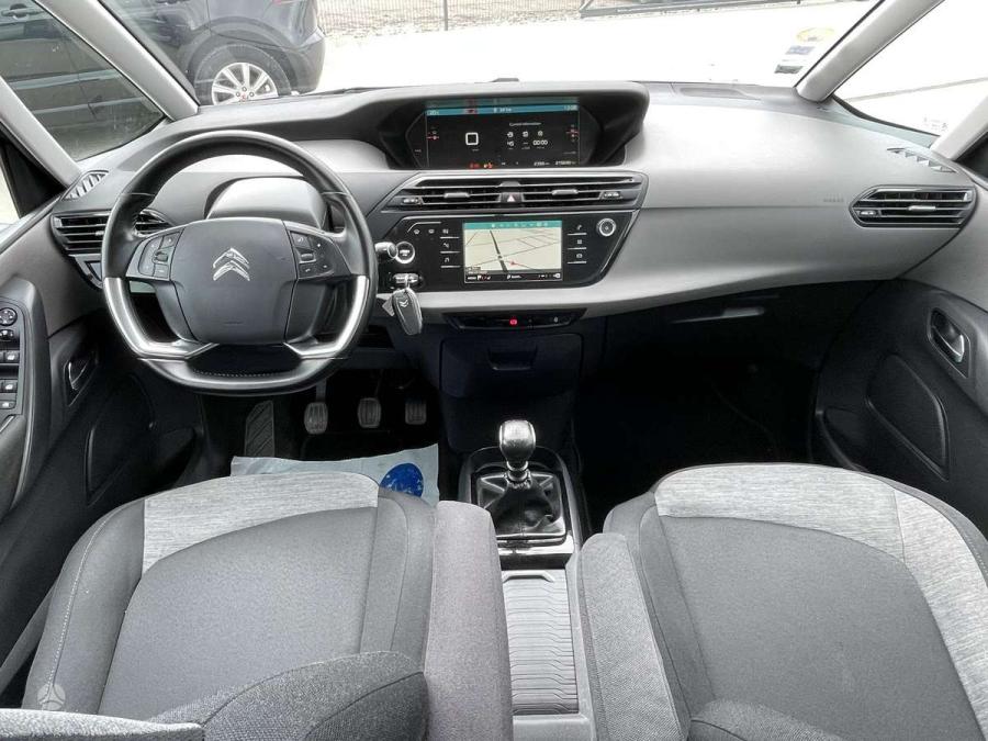 Green Citroen Grand C4 SpaceToure 2020 in Taurage, with an engine capacity of 1.50 L and mileage of 215 thousand km for 6700 €, photo 18 on AUTOMOTO.COM.LV