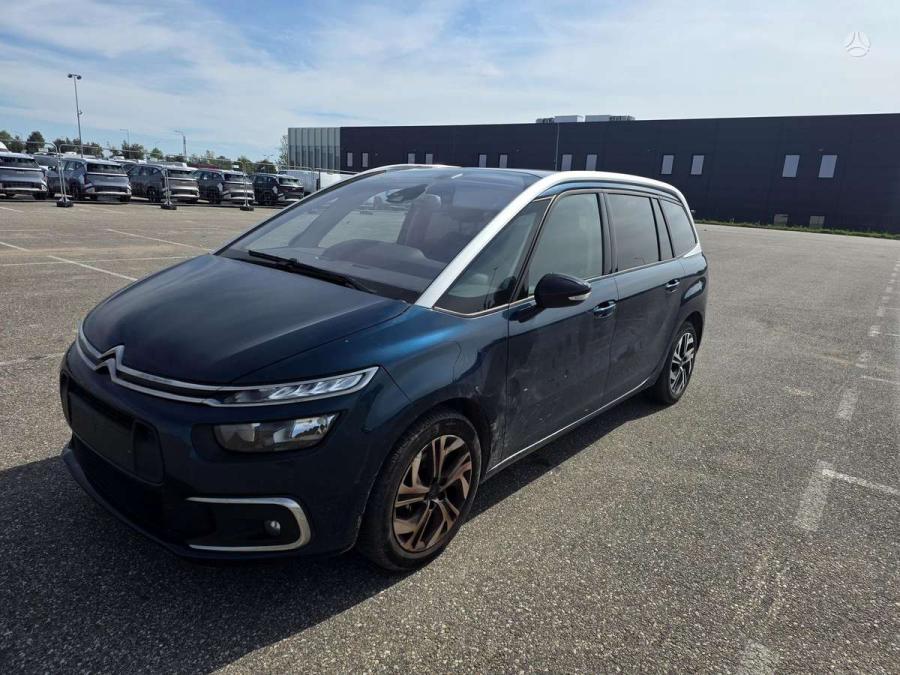 Green Citroen Grand C4 SpaceToure 2022 in Vilnius, with an engine capacity of 1.20 L and mileage of 154 thousand km for 10700 €, photo 1 on AUTOMOTO.COM.LV