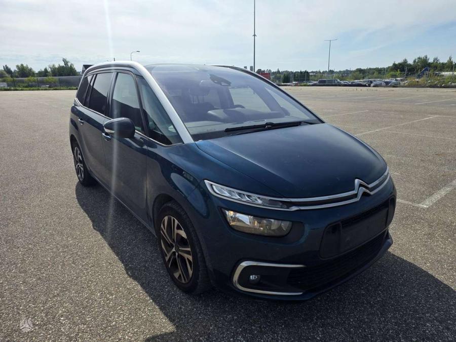 Green Citroen Grand C4 SpaceToure 2022 in Vilnius, with an engine capacity of 1.20 L and mileage of 154 thousand km for 10700 €, photo 7 on AUTOMOTO.COM.LV
