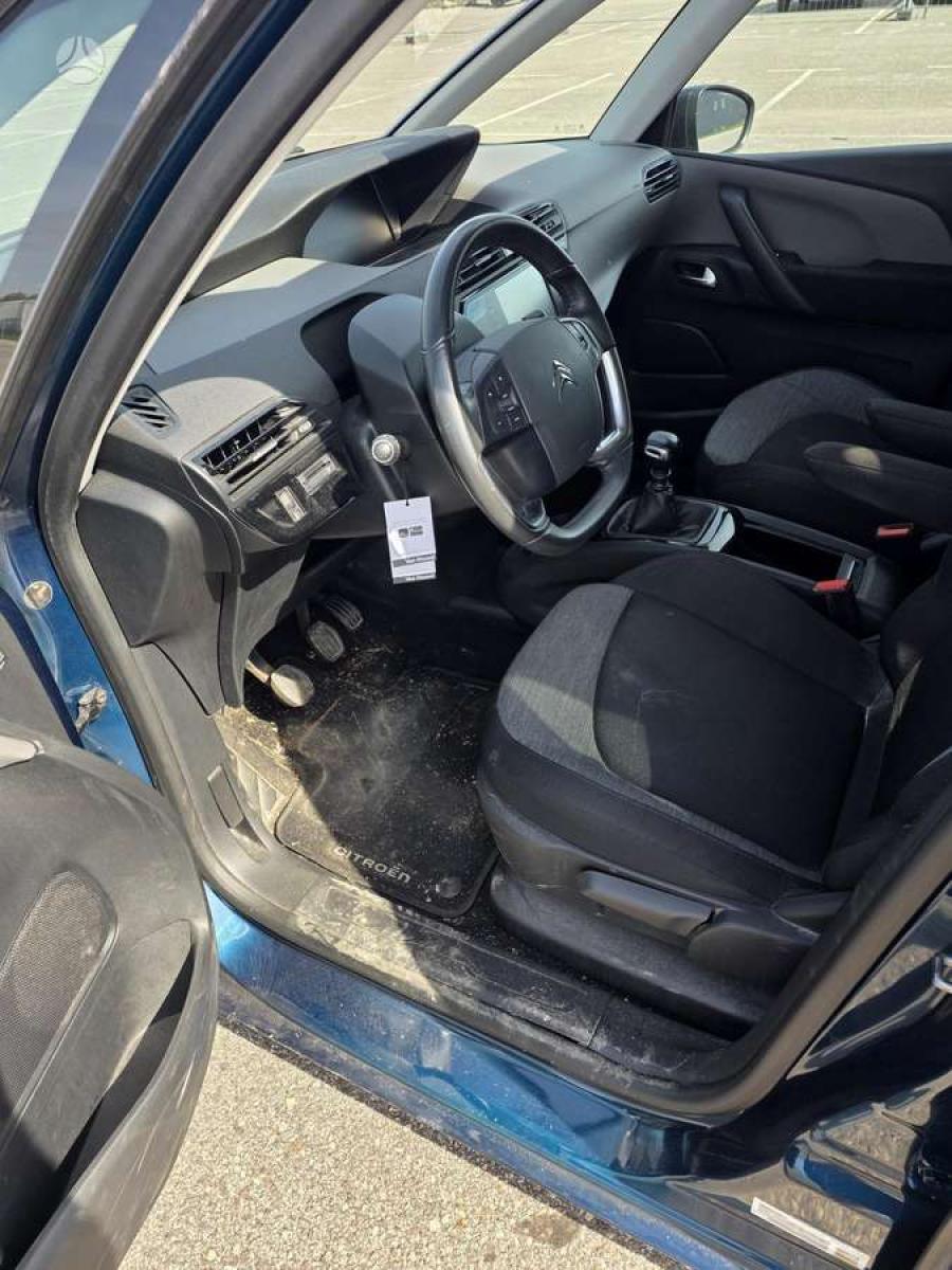 Green Citroen Grand C4 SpaceToure 2022 in Vilnius, with an engine capacity of 1.20 L and mileage of 154 thousand km for 10700 €, photo 8 on AUTOMOTO.COM.LV