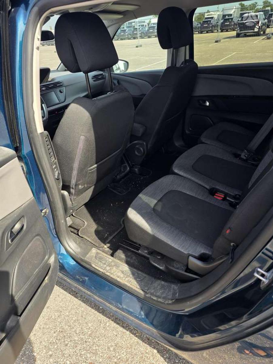 Green Citroen Grand C4 SpaceToure 2022 in Vilnius, with an engine capacity of 1.20 L and mileage of 154 thousand km for 10700 €, photo 10 on AUTOMOTO.COM.LV