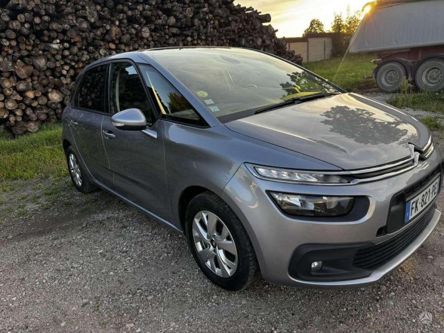 Grey Citroen Grand C4 SpaceToure 2019 in Taurage, with an engine capacity of 1.50 L and mileage of 207 thousand km for 7100 €, photo 4 on AUTOMOTO.COM.LV