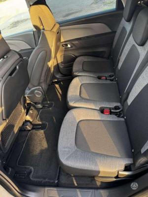 Grey Citroen Grand C4 SpaceToure 2019 in Taurage, with an engine capacity of 1.50 L and mileage of 207 thousand km for 7100 €, photo 12 on AUTOMOTO.COM.LV