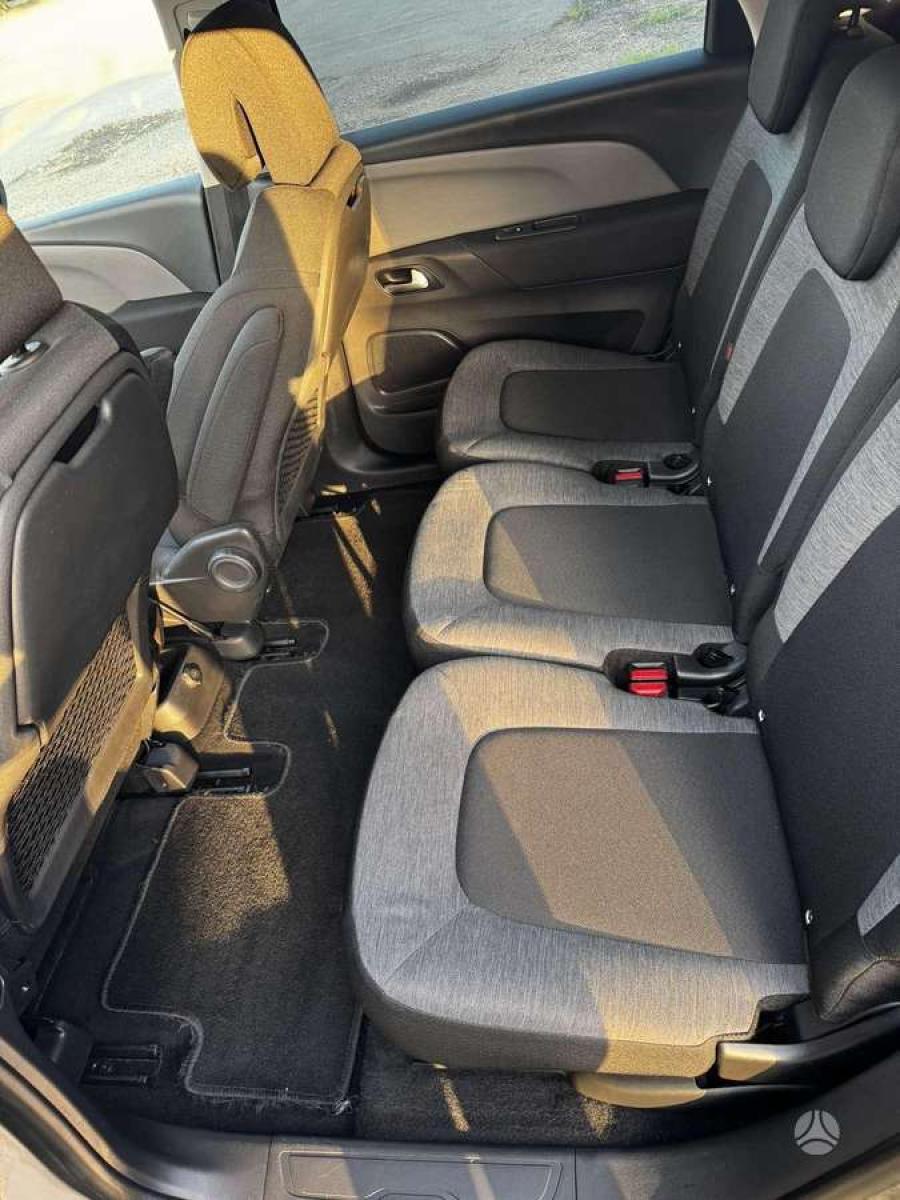 Grey Citroen Grand C4 SpaceToure 2019 in Taurage, with an engine capacity of 1.50 L and mileage of 207 thousand km for 7100 €, photo 12 on AUTOMOTO.COM.LV