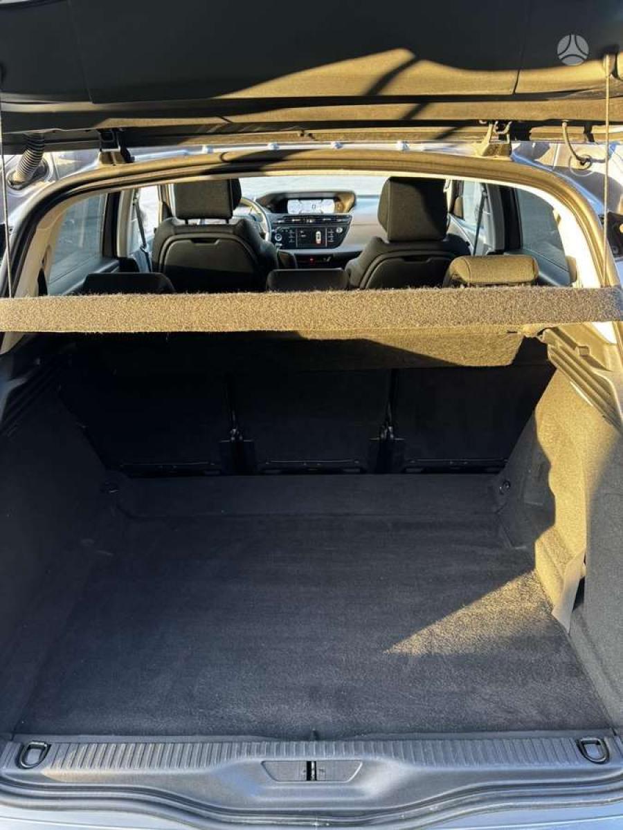 Grey Citroen Grand C4 SpaceToure 2019 in Taurage, with an engine capacity of 1.50 L and mileage of 207 thousand km for 7100 €, photo 14 on AUTOMOTO.COM.LV