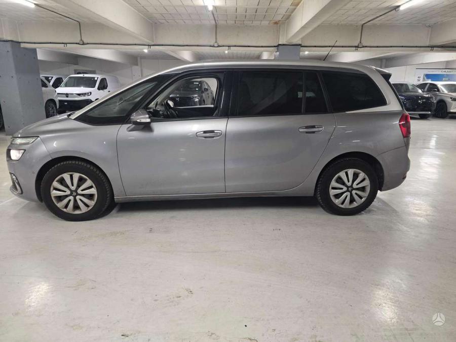 Grey Citroen Grand C4 SpaceToure 2016 in Taurage, with an engine capacity of 1.60 L and mileage of 233 thousand km for 6100 €, photo 3 on AUTOMOTO.COM.LV