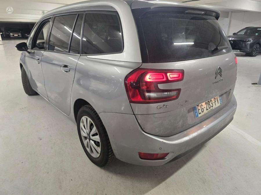 Grey Citroen Grand C4 SpaceToure 2016 in Taurage, with an engine capacity of 1.60 L and mileage of 233 thousand km for 6100 €, photo 6 on AUTOMOTO.COM.LV