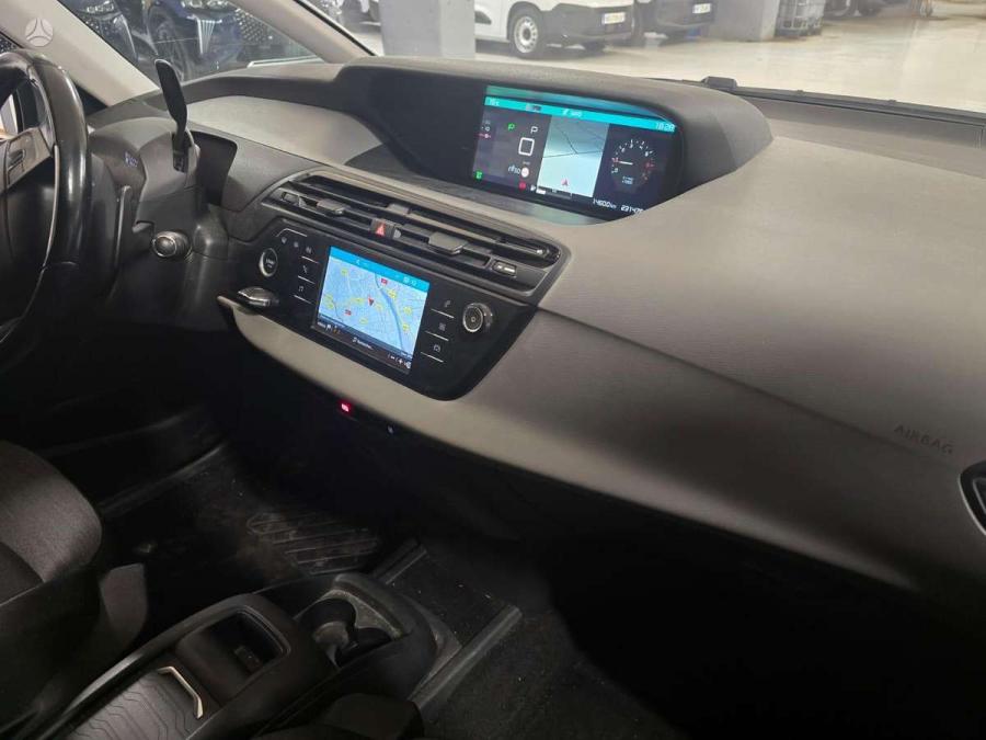 Grey Citroen Grand C4 SpaceToure 2016 in Taurage, with an engine capacity of 1.60 L and mileage of 233 thousand km for 6100 €, photo 8 on AUTOMOTO.COM.LV