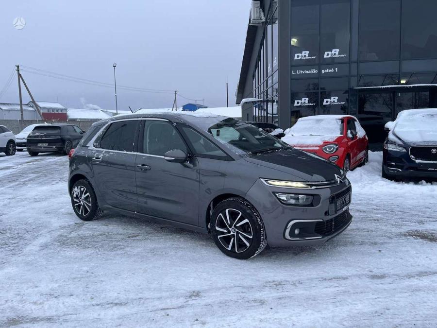 Grey Citroen Grand C4 SpaceToure 2017 in Taurage, with an engine capacity of 1.20 L and mileage of 172 thousand km for 6200 €, photo 1 on AUTOMOTO.COM.LV