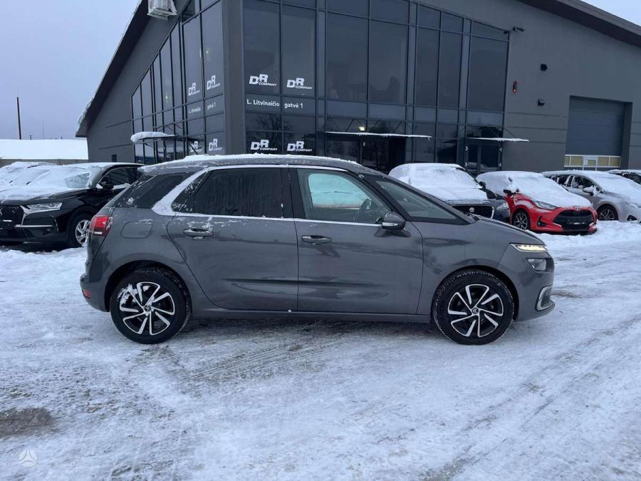 Grey Citroen Grand C4 SpaceToure 2017 in Taurage, with an engine capacity of 1.20 L and mileage of 172 thousand km for 6200 €, photo 10 on AUTOMOTO.COM.LV