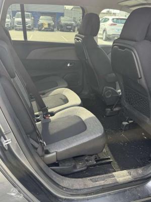 Pelēks Citroen Grand C4 SpaceToure 2017 Tauragė, ar dzinēja tilpumu 1.56 L un nobraukumu 215 tūkst. km par 5800 €, foto 18 vietnē AUTOMOTO.COM.LV