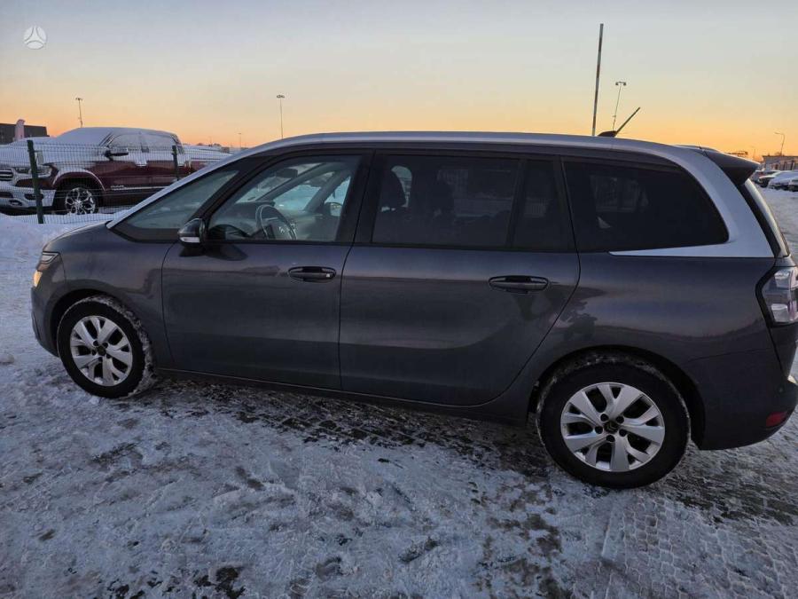 Pelēks Citroen Grand C4 SpaceToure 2018 Viļņa, ar dzinēja tilpumu 1.50 L un nobraukumu 125 tūkst. km par 8500 €, foto 5 vietnē AUTOMOTO.COM.LV