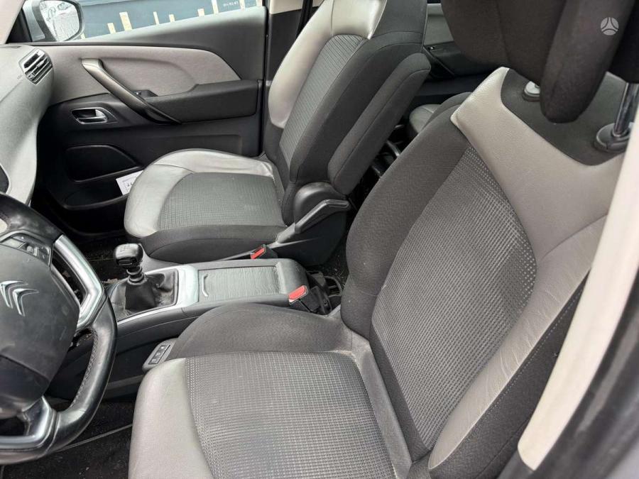 Grey Citroen Grand C4 SpaceToure 2018 in Taurage, with an engine capacity of 1.50 L and mileage of 181 thousand km for 7200 €, photo 24 on AUTOMOTO.COM.LV