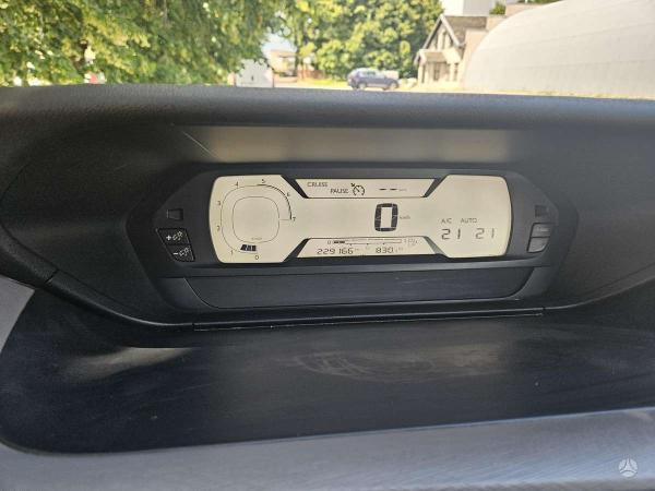 Grey Citroen Grand C4 SpaceToure 2018 in Taurage, with an engine capacity of 1.50 L and mileage of 229 thousand km for 5900 €, photo 6 on AUTOMOTO.COM.LV