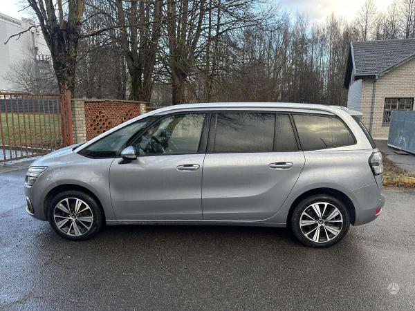 Pelēks Citroen Grand C4 SpaceToure 2019 Tauragė, ar dzinēja tilpumu 1.50 L un nobraukumu 351 tūkst. km par 7400 €, foto 7 vietnē AUTOMOTO.COM.LV