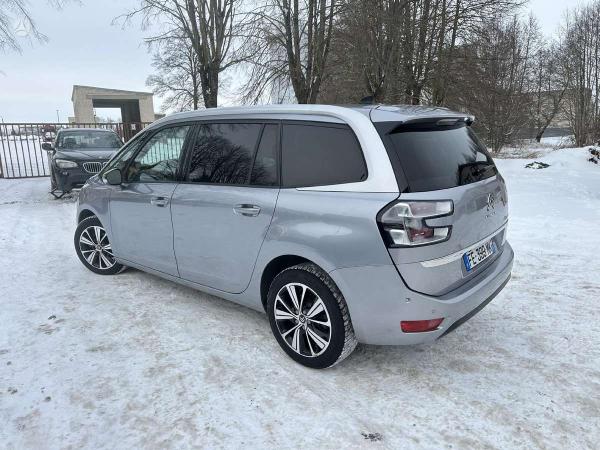 Grey Citroen Grand C4 SpaceToure 2019 in Taurage, with an engine capacity of 1.50 L and mileage of 351 thousand km for 7050 €, photo 4 on AUTOMOTO.COM.LV