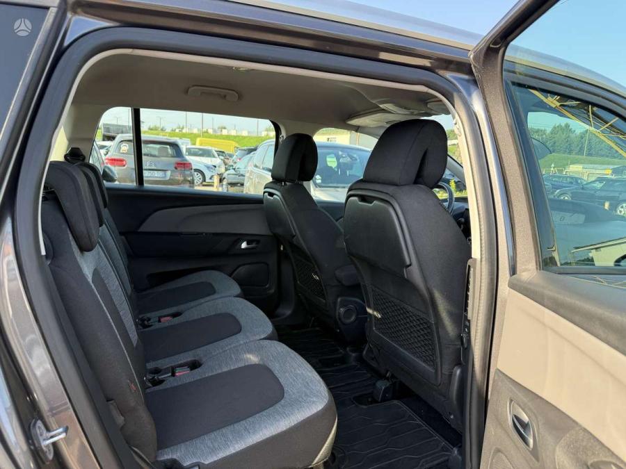 Pelēks Citroen Grand C4 SpaceToure 2019 Viļņa, ar dzinēja tilpumu 1.50 L un nobraukumu 210 tūkst. km par 6300 €, foto 16 vietnē AUTOMOTO.COM.LV