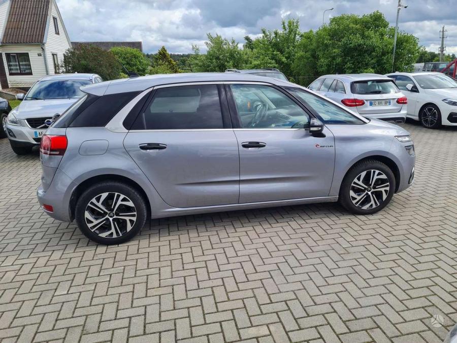 Grey Citroen Grand C4 SpaceToure 2019 in Taurage, with an engine capacity of 1.20 L and mileage of 155 thousand km for 5650 €, photo 8 on AUTOMOTO.COM.LV