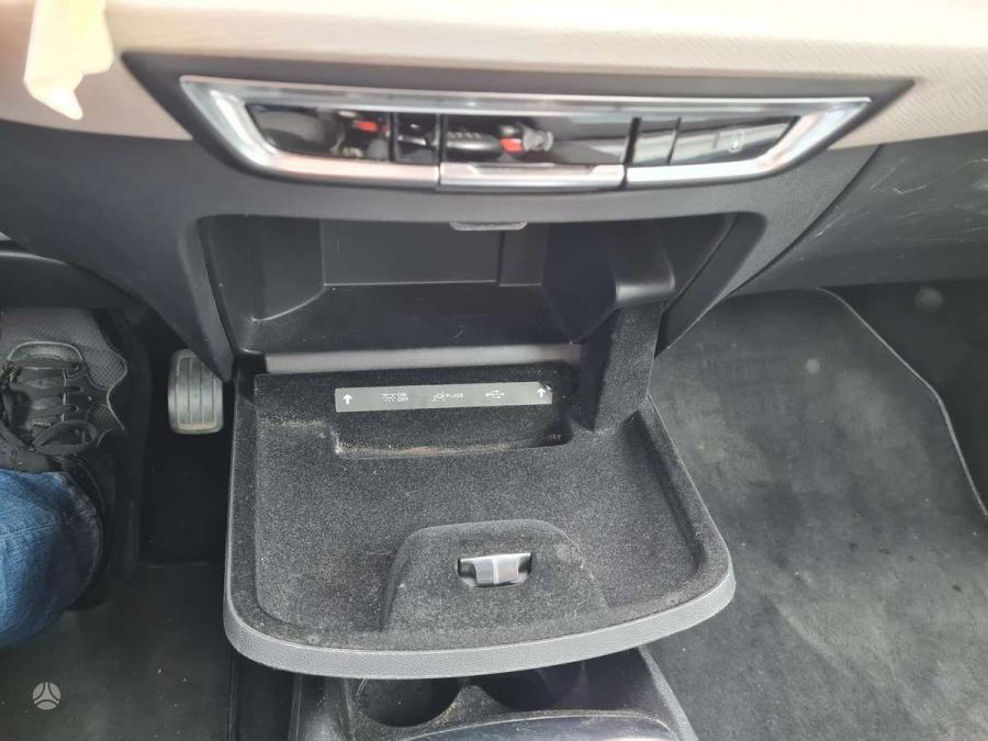 Grey Citroen Grand C4 SpaceToure 2019 in Taurage, with an engine capacity of 1.20 L and mileage of 155 thousand km for 5650 €, photo 19 on AUTOMOTO.COM.LV