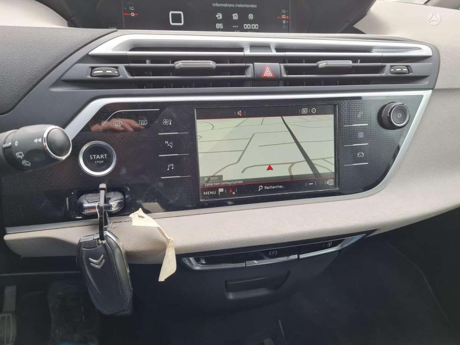 Grey Citroen Grand C4 SpaceToure 2019 in Taurage, with an engine capacity of 1.20 L and mileage of 155 thousand km for 5650 €, photo 20 on AUTOMOTO.COM.LV