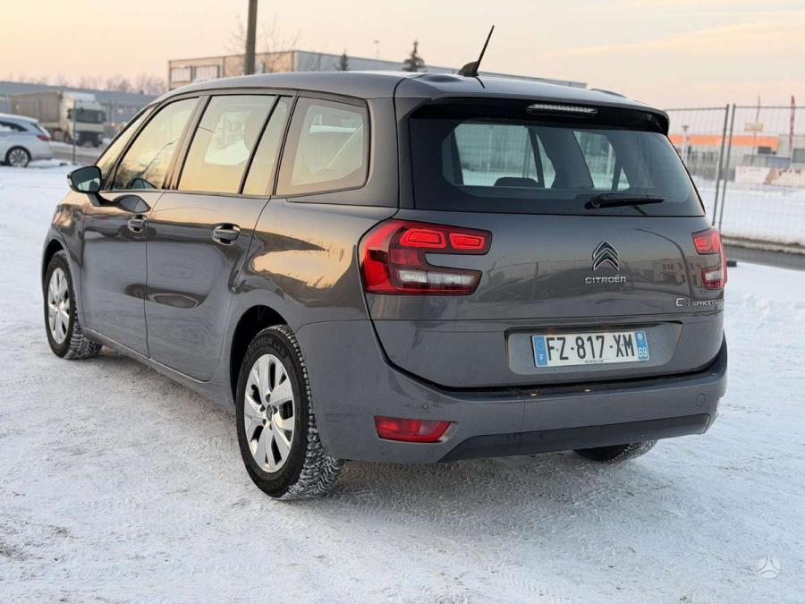 Pelēks Citroen Grand C4 SpaceToure 2021 Marijampole, ar dzinēja tilpumu 1.50 L un nobraukumu 166 tūkst. km par 10890 €, foto 7 vietnē AUTOMOTO.COM.LV