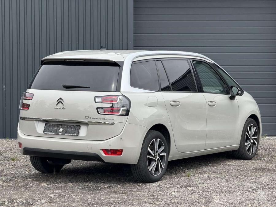 Grey Citroen Grand C4 SpaceToure 2021 in Kaunas, with an engine capacity of 1.50 L and mileage of 251 thousand km for 9300 €, photo 6 on AUTOMOTO.COM.LV