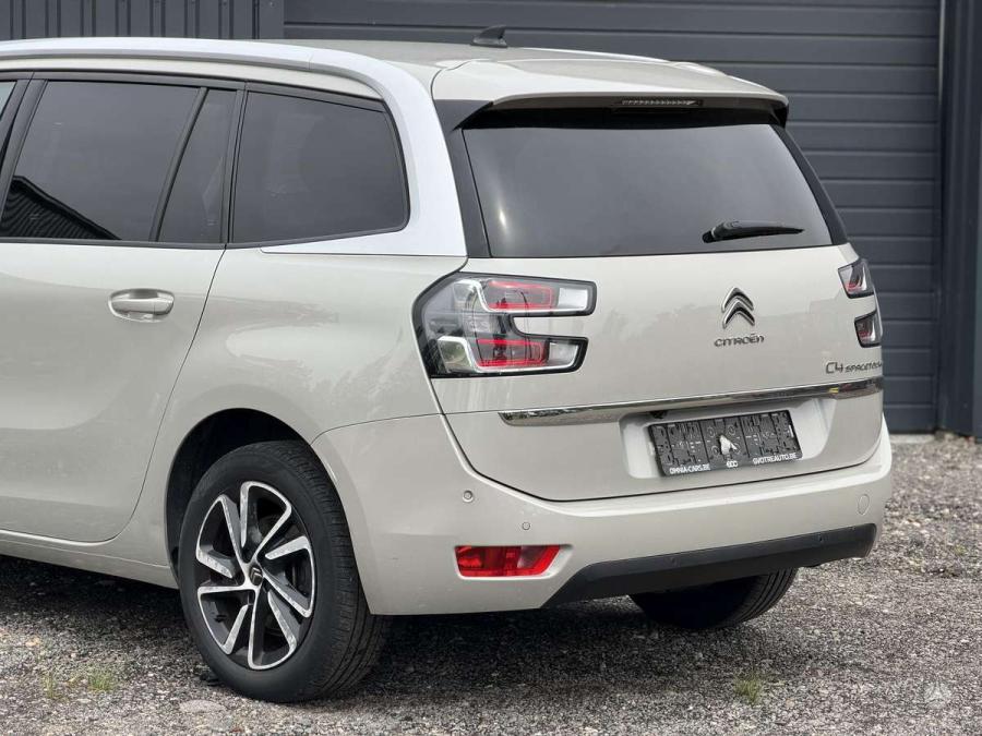 Grey Citroen Grand C4 SpaceToure 2021 in Kaunas, with an engine capacity of 1.50 L and mileage of 251 thousand km for 9300 €, photo 9 on AUTOMOTO.COM.LV