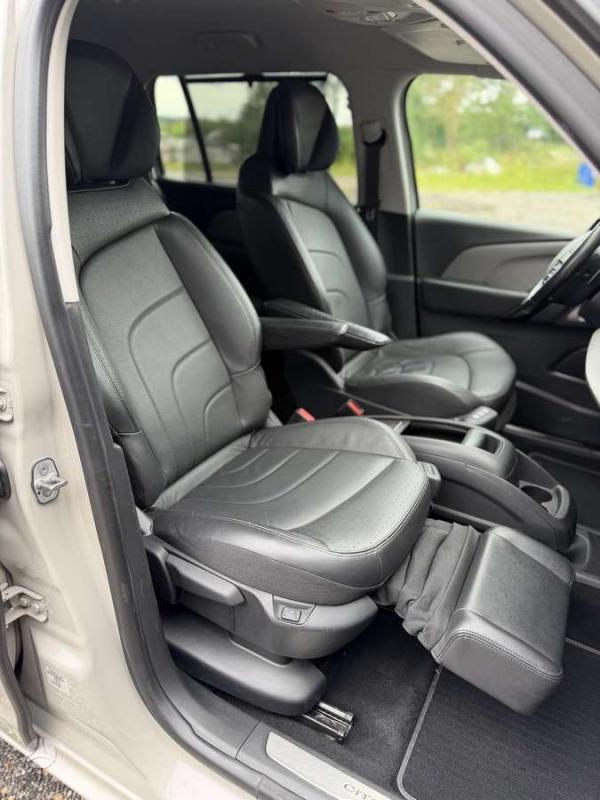 Grey Citroen Grand C4 SpaceToure 2021 in Kaunas, with an engine capacity of 1.50 L and mileage of 251 thousand km for 9300 €, photo 10 on AUTOMOTO.COM.LV