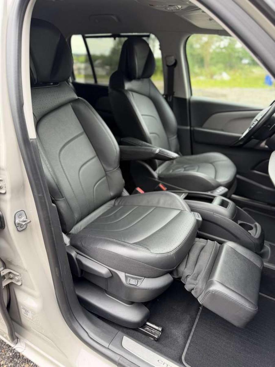 Grey Citroen Grand C4 SpaceToure 2021 in Kaunas, with an engine capacity of 1.50 L and mileage of 251 thousand km for 9300 €, photo 11 on AUTOMOTO.COM.LV