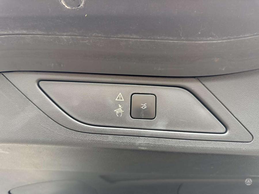 Grey Citroen Grand C4 SpaceToure 2021 in Kaunas, with an engine capacity of 1.50 L and mileage of 251 thousand km for 9300 €, photo 19 on AUTOMOTO.COM.LV