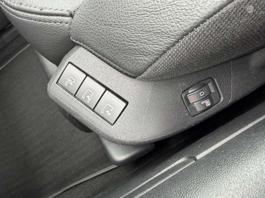 Grey Citroen Grand C4 SpaceToure 2021 in Kaunas, with an engine capacity of 1.50 L and mileage of 251 thousand km for 9300 €, photo 23 on AUTOMOTO.COM.LV