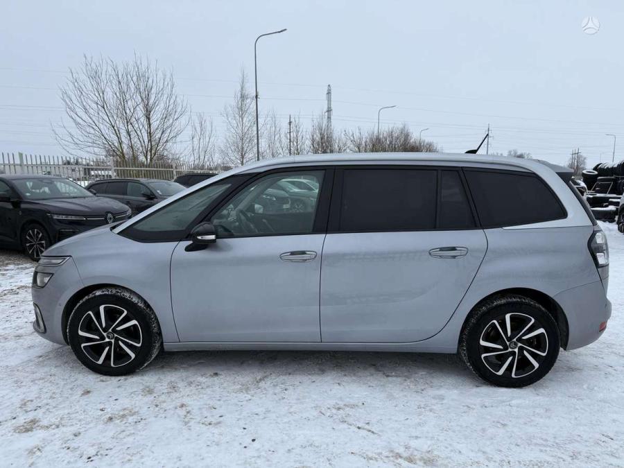 Pelēks Citroen Grand C4 SpaceToure 2022 Marijampole, ar dzinēja tilpumu 1.50 L un nobraukumu 180 tūkst. km par 13546 €, foto 8 vietnē AUTOMOTO.COM.LV
