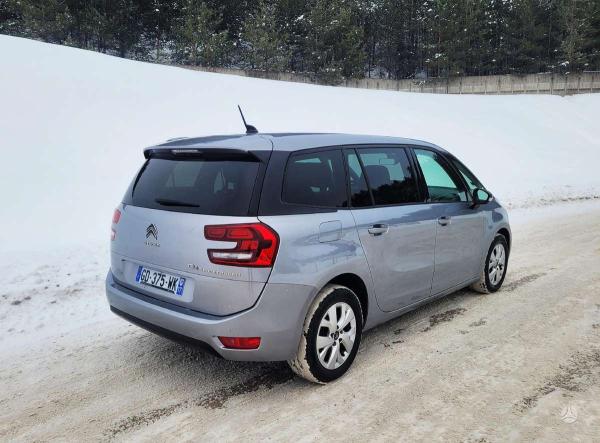 Grey Citroen Grand C4 SpaceToure 2021 in Vilnius, with an engine capacity of 1.50 L and mileage of 179 thousand km for 10770 €, photo 4 on AUTOMOTO.COM.LV